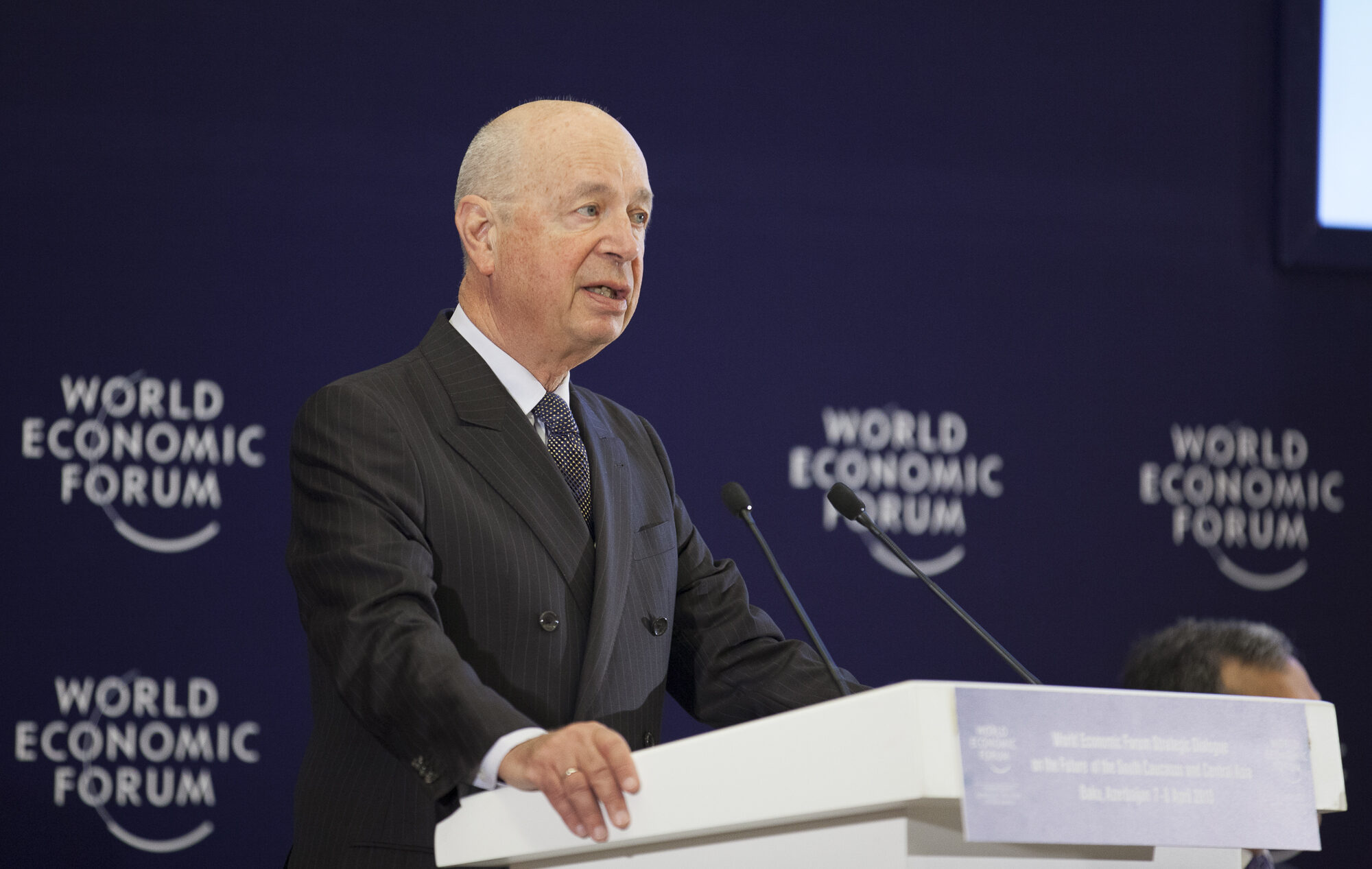 Schwere Vorwürfe gegen WEF-Gründer Klaus Schwab - muula.ch